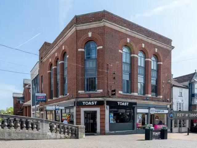 Unique 1 BA 1 bedroom flat for rent in Moulsham St, Chelmsford.