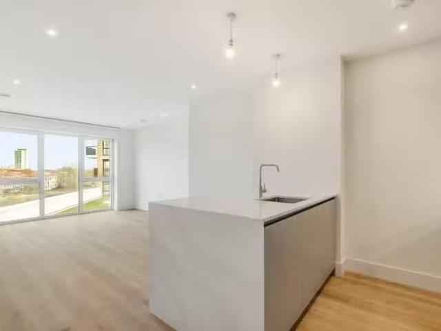 Cheap 1 BA 1 bedroom flat for rent in Maple Mews, London, E3