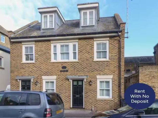 Cozy 1 BA 1 bedroom flat for rent in Minter House, Adrian Squa.