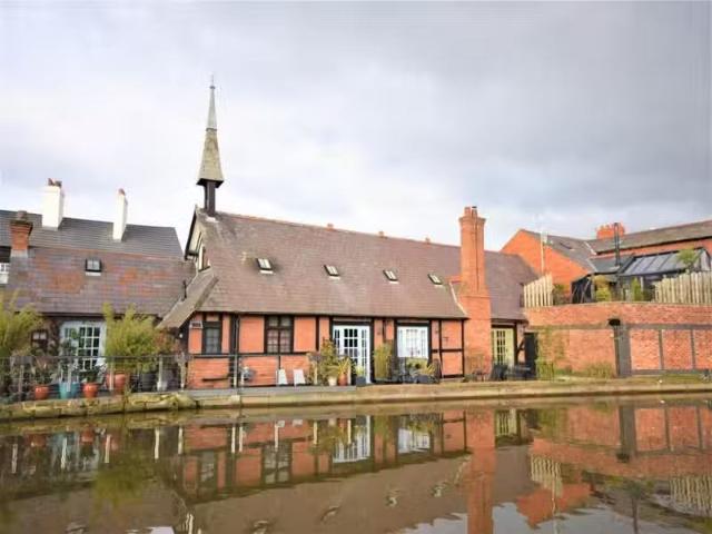 Nice 1 BA 1 bedroom flat for rent in Mission Mews, Hoole Lane.