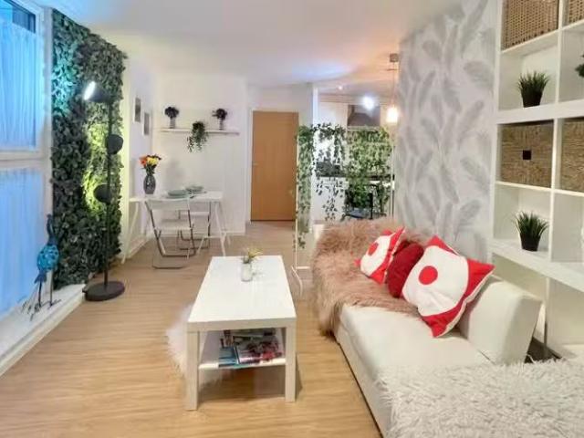 Just in! 1 BA 1 bedroom flat for rent in Seagull Lane, London.