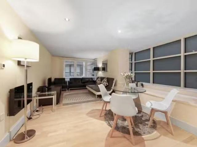 Cheap 1 BA 1 bedroom flat for rent in Sir John Lyon House, 8 H.
