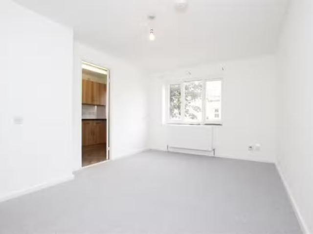 Just in! 1 BA 1 bedroom flat for rent in Portland Place, Frome.