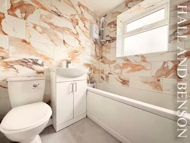 Just in! 1 BA 1 bedroom flat for rent in Park farm drive, Alle.