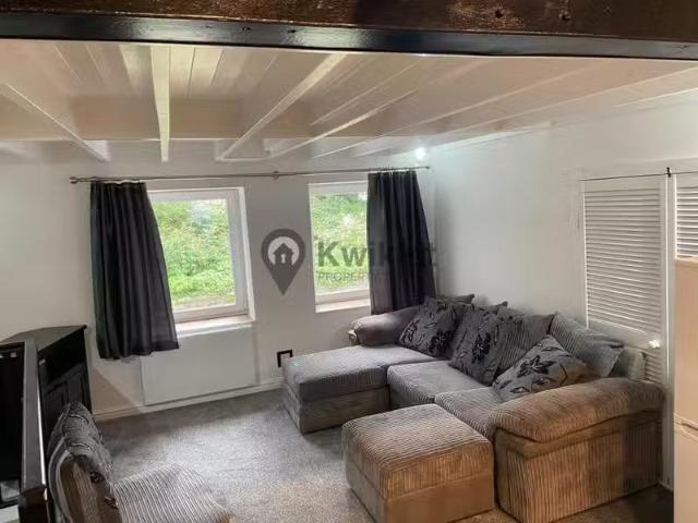 Cozy 1 BA 1 bedroom flat for rent in Park Street, Pontypridd.