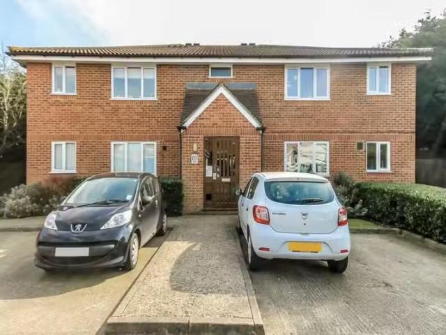 New 1 BA 1 bedroom flat for rent in Ranyard Close, Chessington.