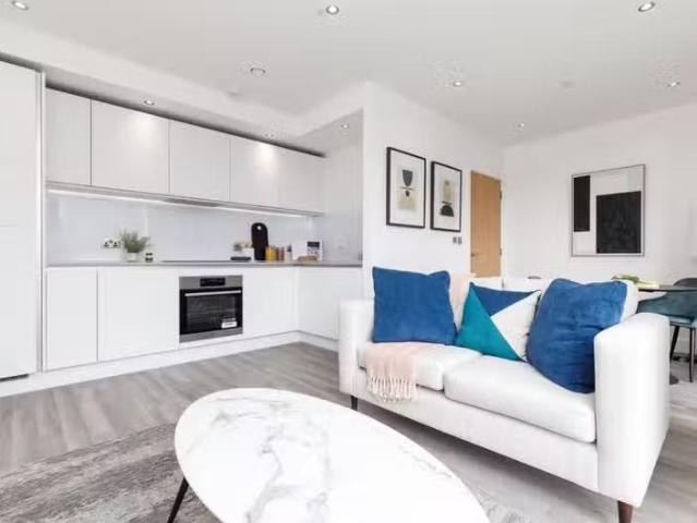 Charming 1 BA 1 bedroom flat for rent in Thames Road, E16
