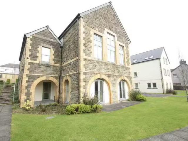 Rental! 1 BA 1 bedroom flat for rent in The Old School House.