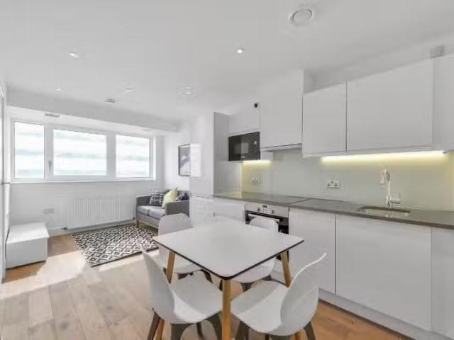 For Rent! 1 BA 1 bedroom flat for rent in The Residences Croyd.
