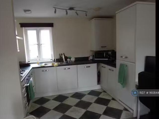 Deal! 1 BA 1 bedroom flat for rent in The Square, Esinteractio.