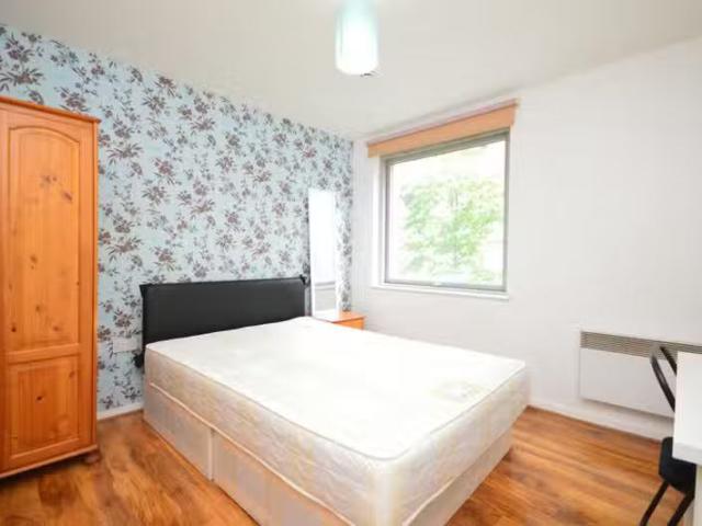 Charming 1 BA 1 bedroom flat share for rent in Blackwall Way.