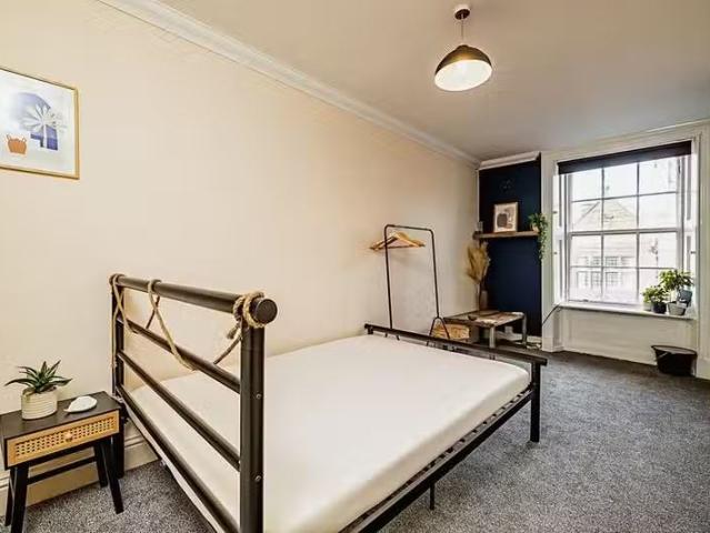 Charming 1 BA 1 bedroom Flat to rent, Castle Place, Montrose.