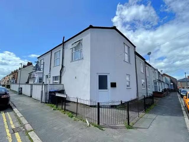Just in! 1 BA 1 bedroom ground floor flat for rent in Bridget.