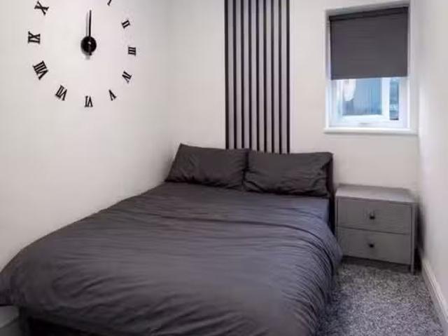 Cheap 1 BA 1 bedroom house of multiple occupation for rent in.