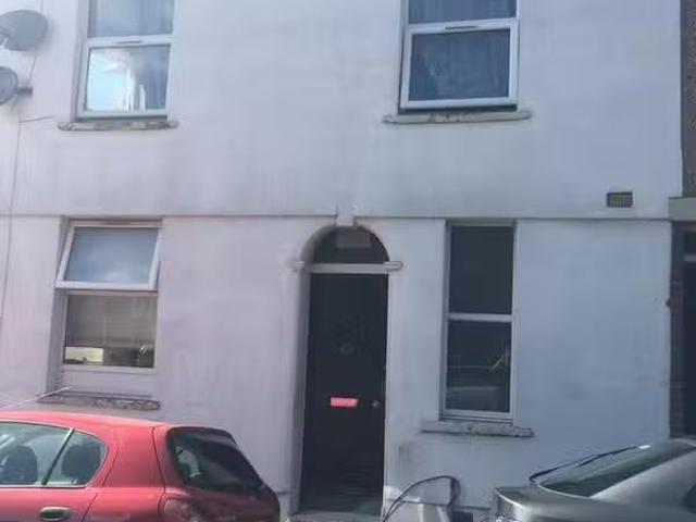 Deal! 1 BA 1 bedroom house for rent in Chester Street, Bristol.