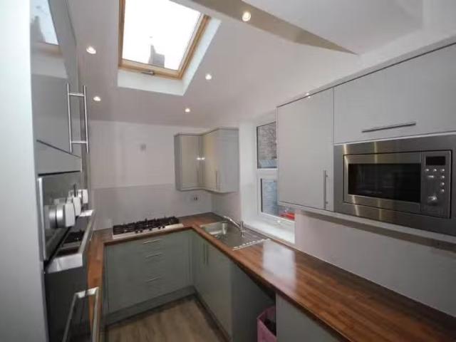 Cozy 1 BA 1 bedroom house share for rent in Malden Road, Kensi.
