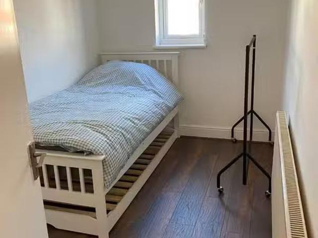 Rental! 1 BA 1 bedroom house share for rent in Milner Road, Bi.