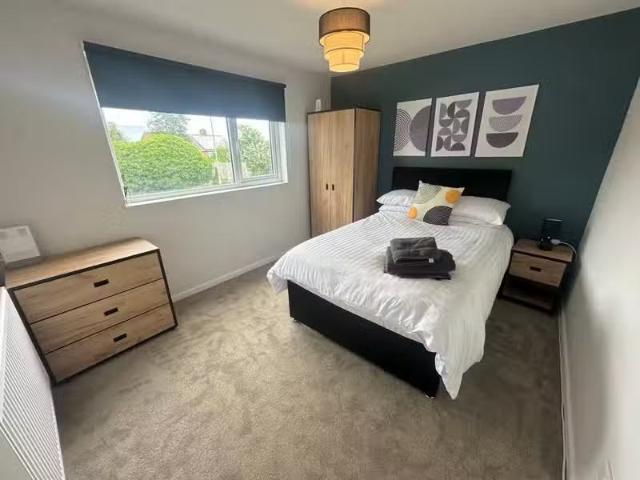 Deal! 1 BA 1 bedroom house share for rent in Austin Road, Brom.