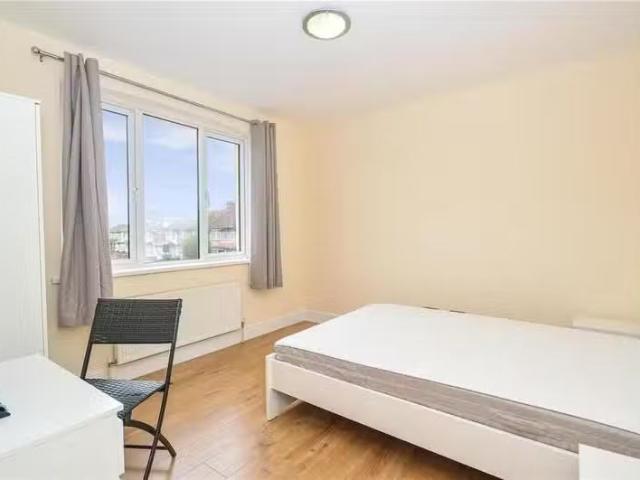 Cozy 1 BA 1 bedroom house share for rent in Bond Road, Mitcham.