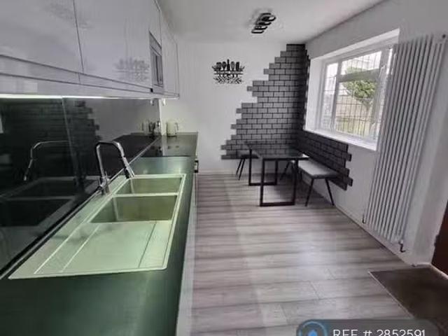 For Rent! 1 BA 1 bedroom house share for rent in Branch Road.