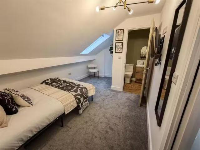 Charming 1 BA 1 bedroom house share for rent in Crosby Street.