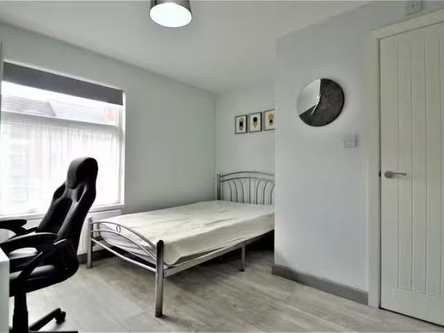 Cheap 1 BA 1 bedroom house share for rent in Hollis Road, Cove.