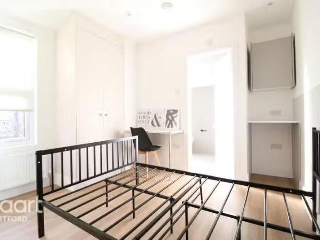 Unique 1 BA 1 bedroom house share for rent in Picardy Road, BE.