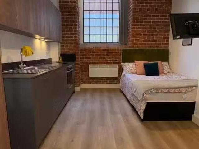 Rental! 1 BA 1 bedroom private hall for rent in Silk Mill, Cha.