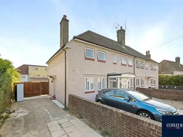 Cheap 1 BA 2 bedroom maisonette for rent in 20 Highmead Cresce.