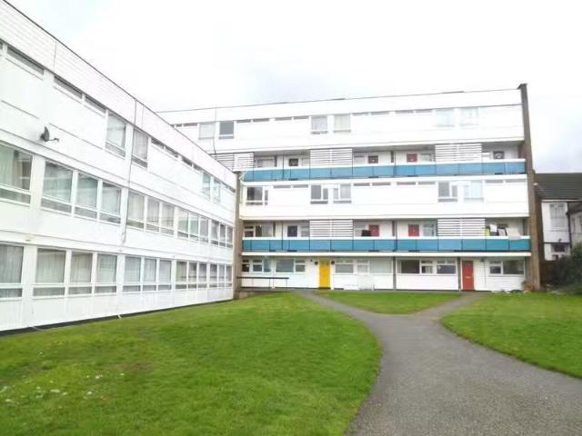 Rental! 1 BA 2 bedroom maisonette for rent in Parchmore Road.