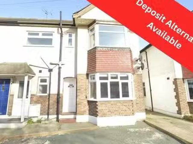 Nice 1 BA 2+ bedroom maisonette to rent in Arundel Road, Harol.