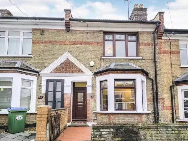Charming 1 BA 2 bedroom Mid Terrace House to rent, Myrtledene.