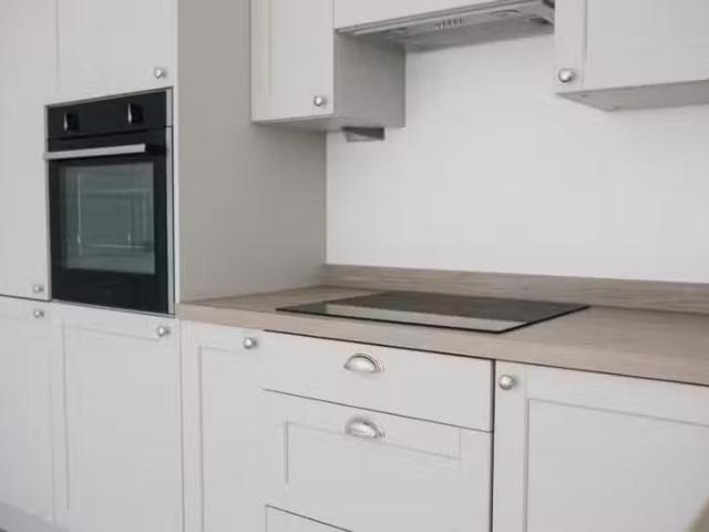 Deal! 1 BA 2 bedroom apartment for rent in 27 St. Marys Gate.