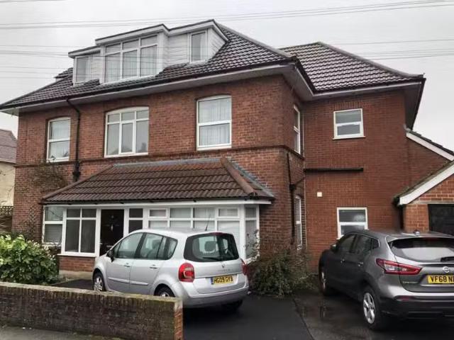 New 1 BA 2 bedroom apartment for rent in 2 bedroom Top Floor A.