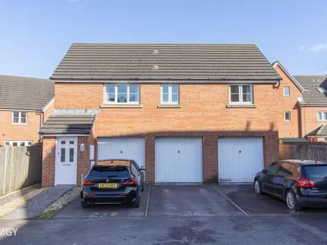 Deal! 1 BA 2 bedroom apartment for rent in Tatham Road, Llanis.