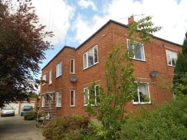 Just in! 1 BA 2 bedroom apartment for rent in The Avenue, Yeov.