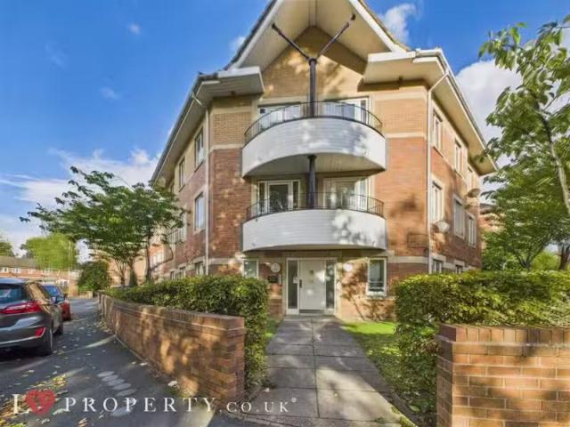 Nice 1 BA 2 bedroom apartment for rent in The Moorings, Hockle.