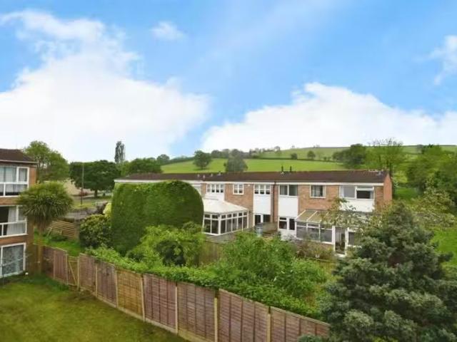 Deal! 1 BA 2 bedroom apartment for rent in Willmott Close, Bri.