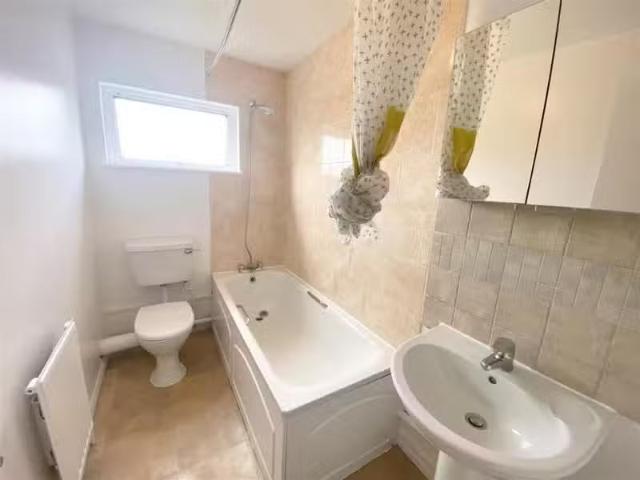 Just in! 1 BA 2 bedroom apartment for rent in Woods Avenue, Ha.
