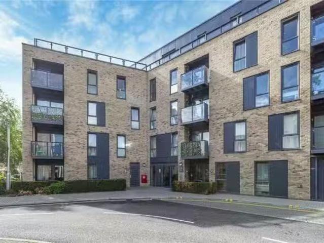 Just in! 1 BA 2 bedroom apartment for rent in Addlestone, Surr.