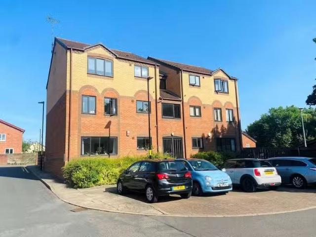Charming 1 BA 2 bedroom apartment for rent in Ashton Croft, Bi.