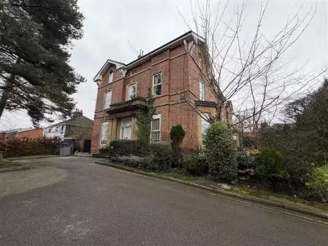 Charming 1 BA 2 bedroom apartment for rent in Caroline Place.