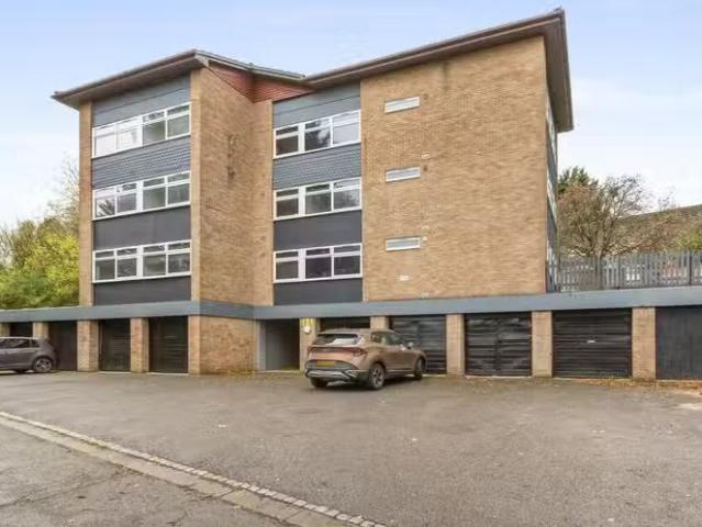 Charming 1 BA 2 bedroom apartment for rent in Cedarwood Court.