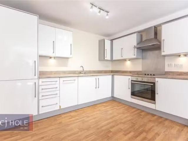 Nice 1 BA 2 bedroom apartment for rent in Charles Street, Char.