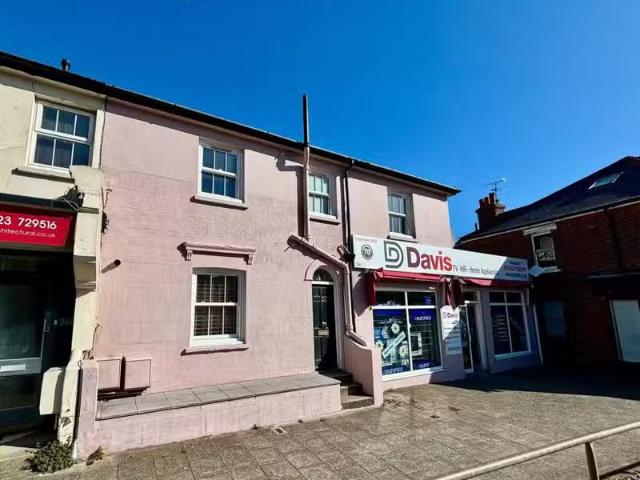 Nice 1 BA 2 bedroom apartment for rent in Church Street, Old T.