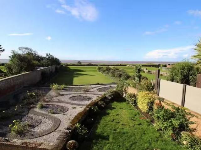 Deal! 1 BA 2 bedroom apartment for rent in Clifton Drive, Lyth.