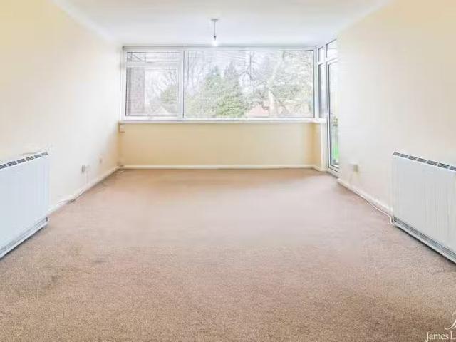 Deal! 1 BA 2 bedroom apartment for rent in Darley Mead Court.