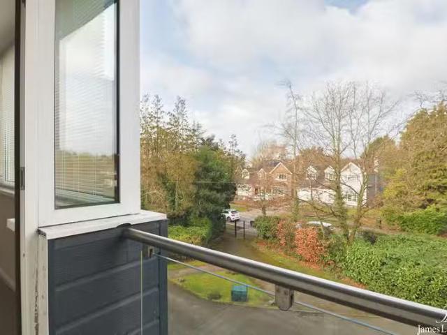 Rental! 1 BA 2 bedroom apartment for rent in Darley Mead Court.