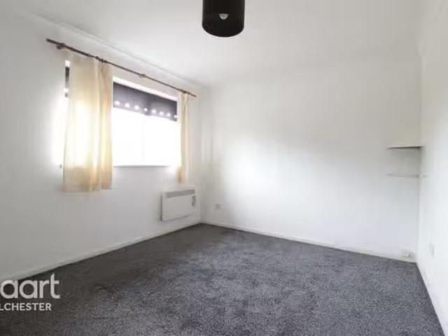 Just in! 1 BA 2 bedroom apartment for rent in Dorchester End.