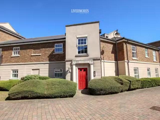Just in! 1 BA 2 bedroom apartment for rent in Duncannon Place.
